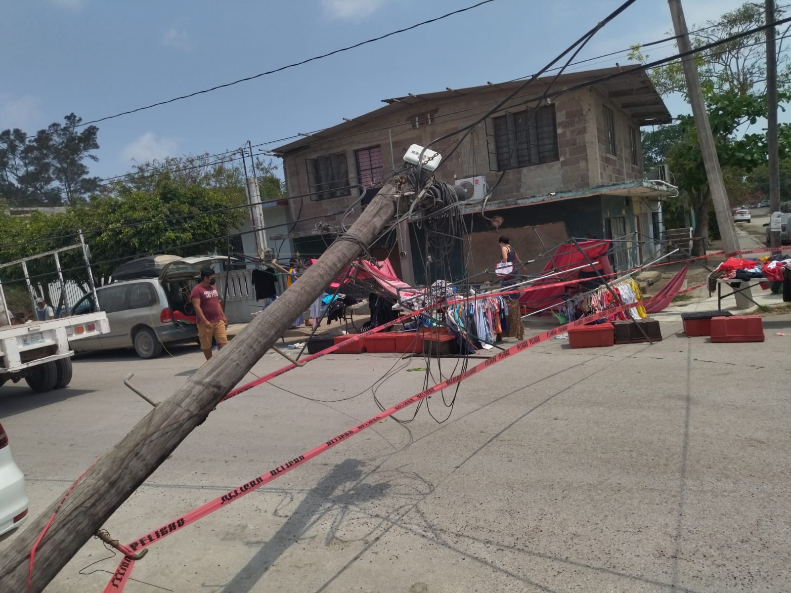 Poste de TELMEX casi mata a mujer – LA RED DE ALTAMIRA