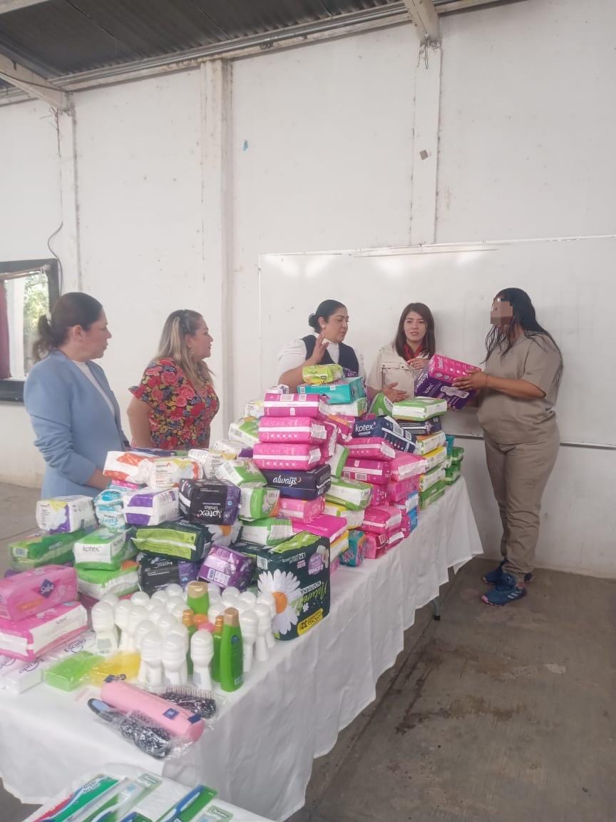 Entregan a mujeres del CEDES artículos de higiene y juguetes para sus ...